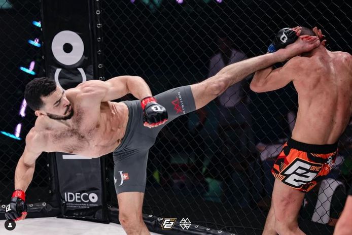 Sensationele rentree na zware knieblessure voor MMA-vechter uit Den ...