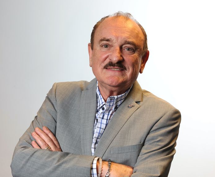 Hugo Sigal pikt voorzichtig de draad van zijn leven weer op: “De weg is ...