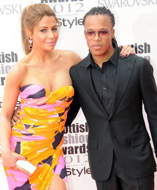 Edgar Davids laat verloofde Olcay bijna struikelen | Show | AD.nl