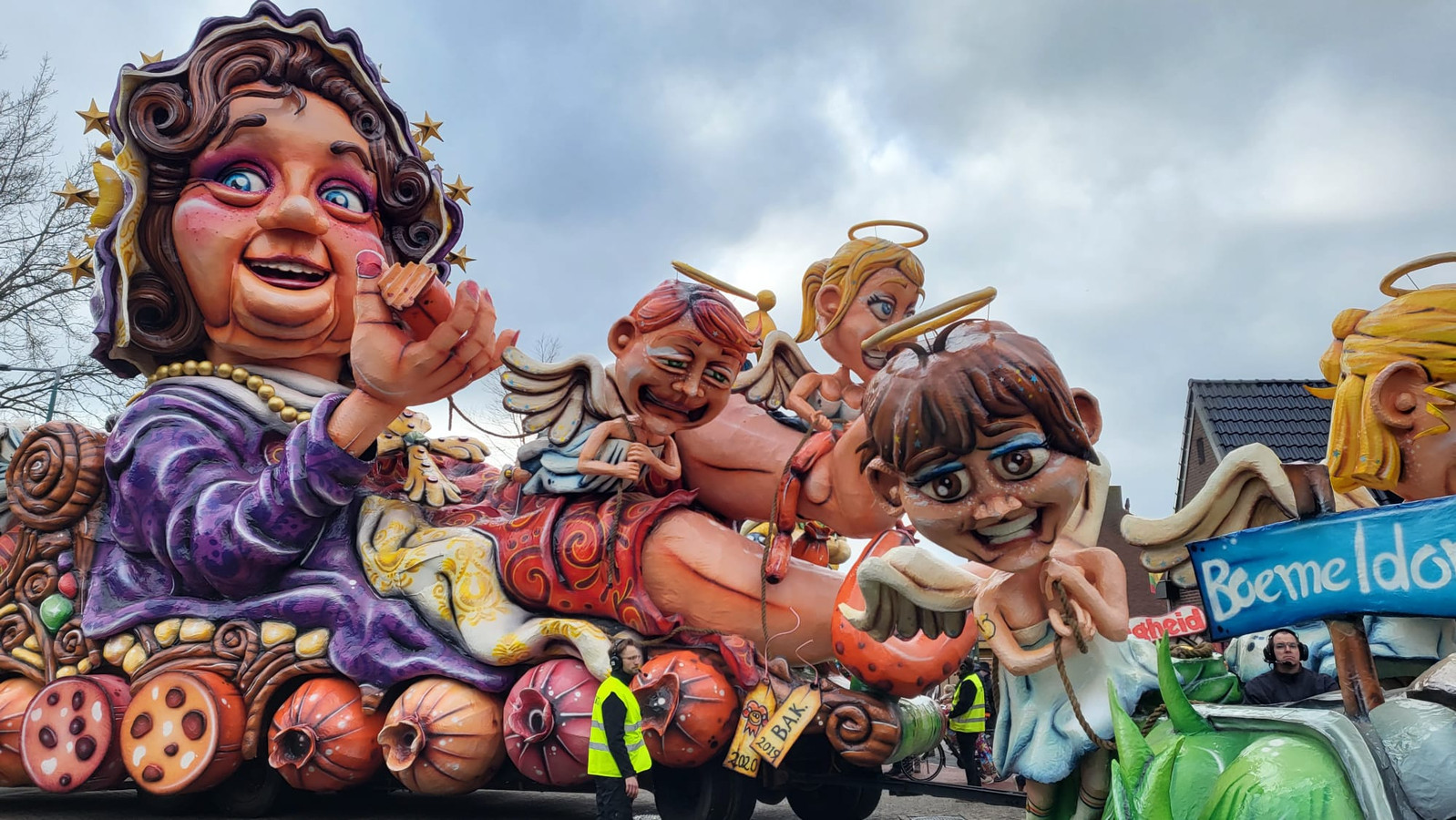 Carnavalskaravaan Boemeldonck imponeert en maakt het de jury lastig ...