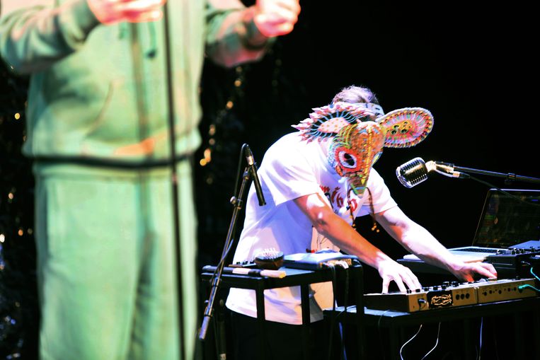 Dope is een puntig relaas en soms ook een hilarische vertelling