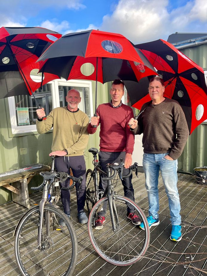 10.000 kilometer fietsen van de Kaap naar Sparta: ‘Iedere dag willen we ...