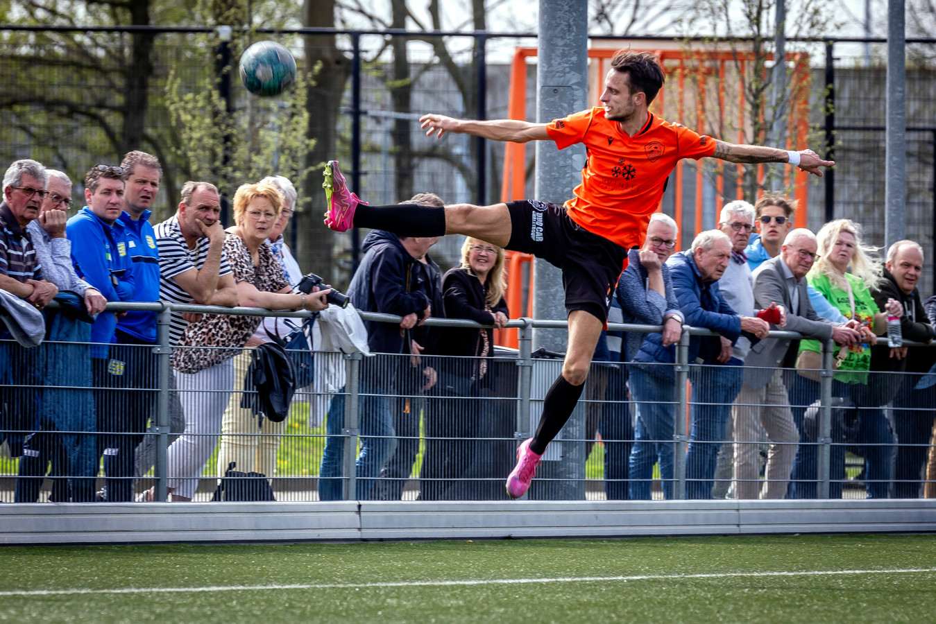 Speler scoort twee keer in minuut, 30 jaar oude truc werkt nog: lees ...