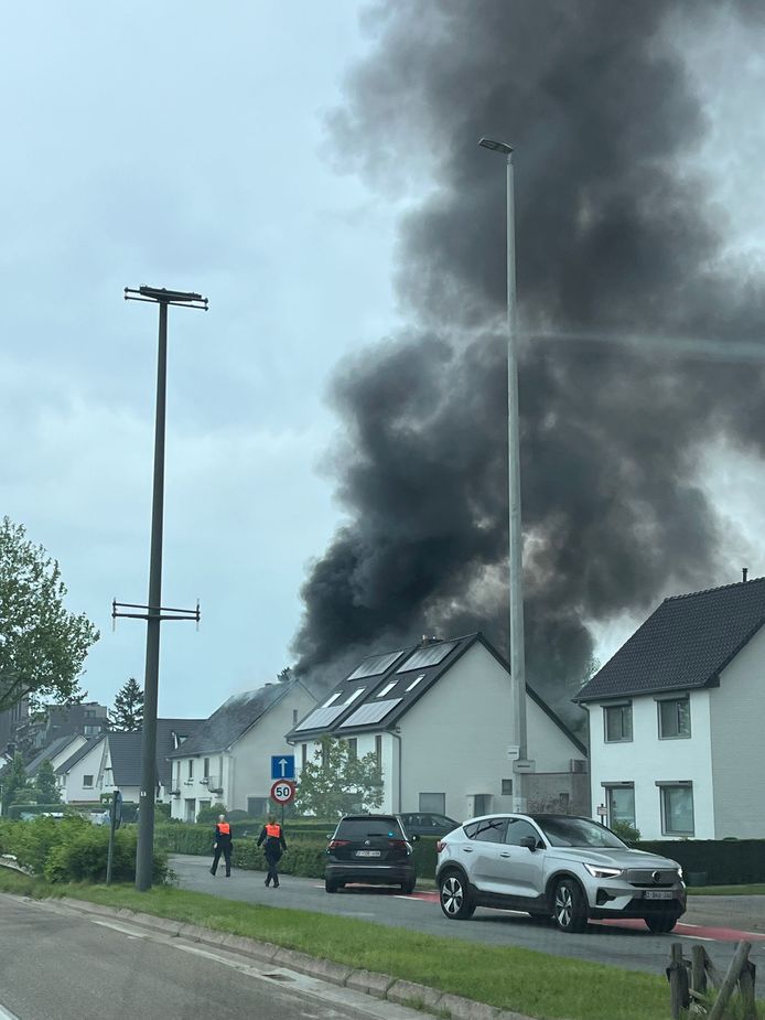 Brand in woning in Hasselt: grote rookpluim van ver te zien | Hasselt ...