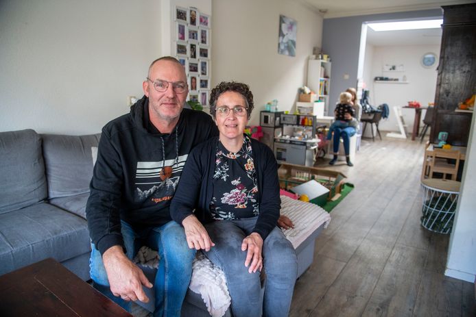 Helma en Arjan uit Enter zijn pleegouders: ‘Als je een kind ziet opbloeien, weet je waar je het ...