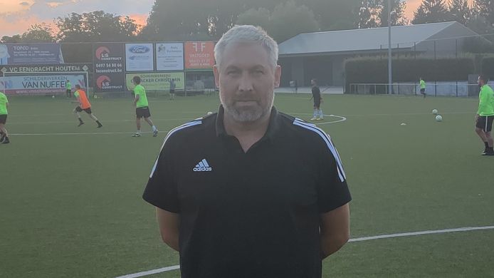 Houtemse coach Bjorn Van den Bossche stapt meteen op nadat hij te horen ...