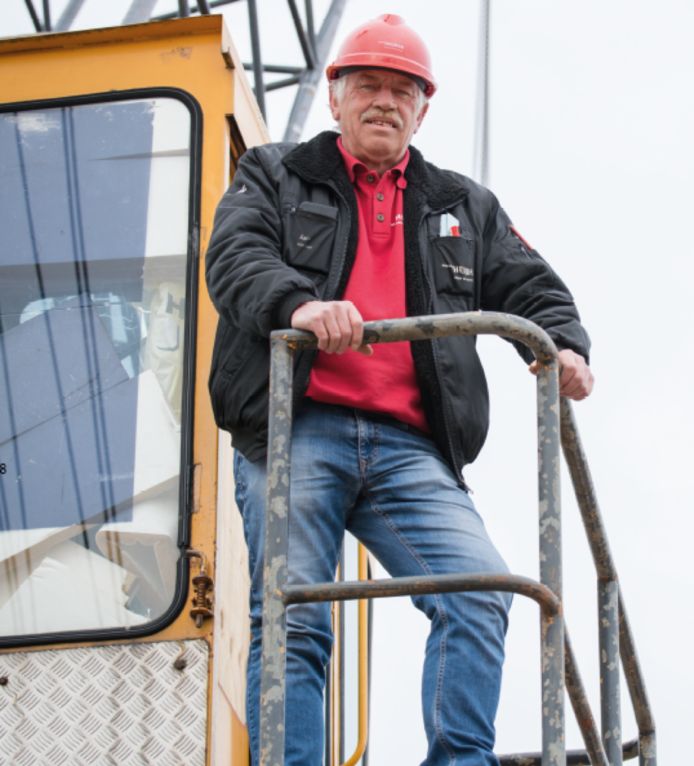 Jubileum bij bouwbedrijf Van Der Heijden: Werknemer Jan van Lier 50 ...