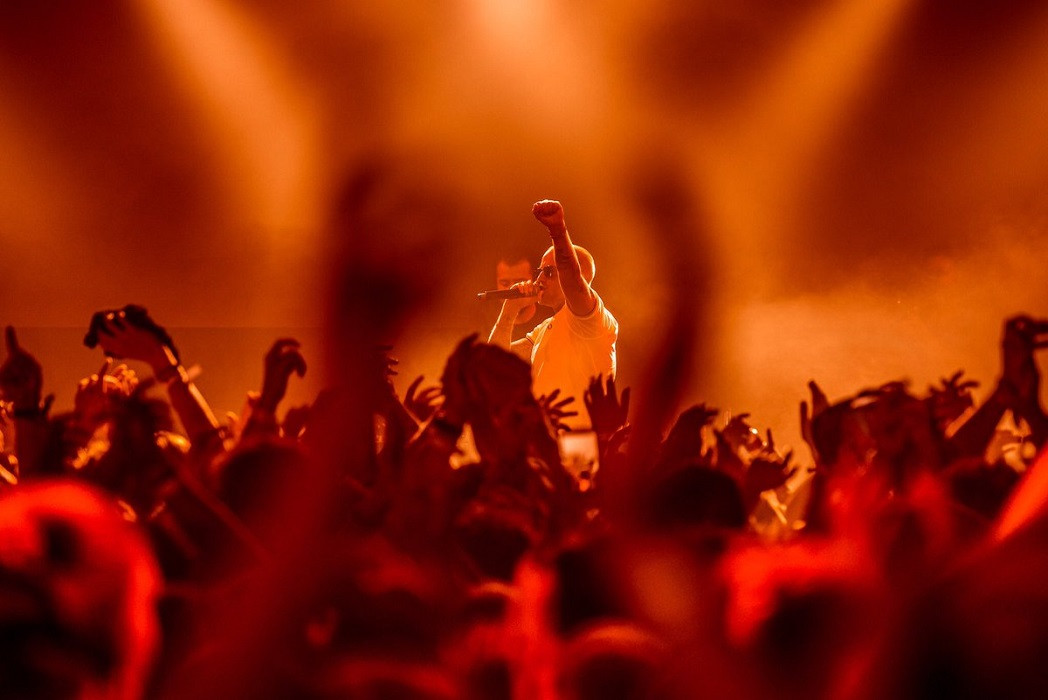 Rapper Jebroer moet voor het eerst optreden stoppen | Foto | AD.nl