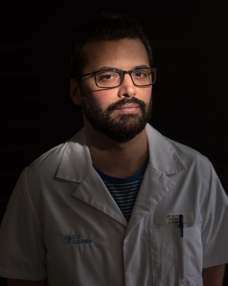 Viroloog Emmanuel André: ‘Ik sluit niet uit dat we opnieuw in lockdown ...