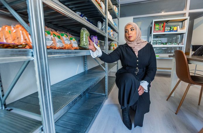 Asma stuurt met veel pijn in het hart armen weg die voedsel nodig hebben: ‘Ik moet echt bedelen ...