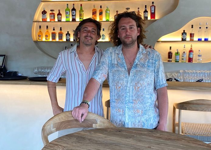 Hij droomde van een carrière als wielerprof, nu opent Maxim (26) eigen ...