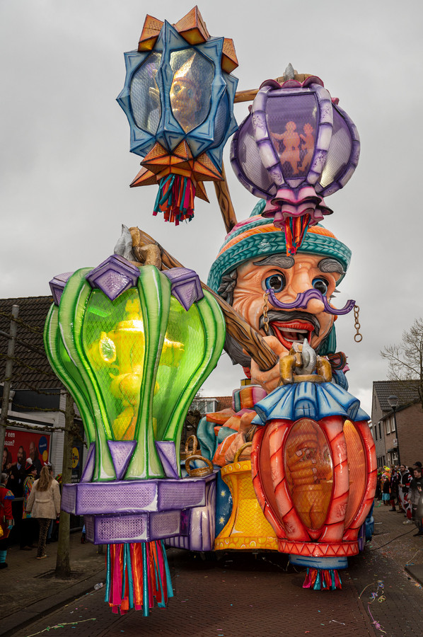Carnavalskaravaan Boemeldonck imponeert en maakt het de jury lastig ...
