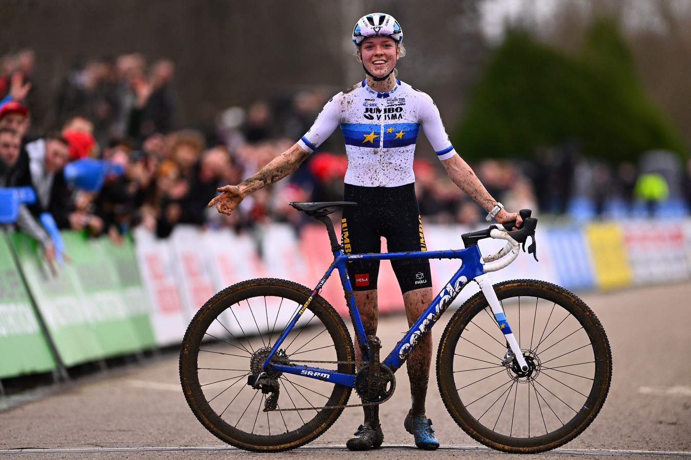Fem van Empel ongenaakbaar bij rentree in veldrit Baal, Eli Iserbyt ... Fem van Empel ongenaakbaar bij rentree in veldrit Baal, Eli Iserbyt ...