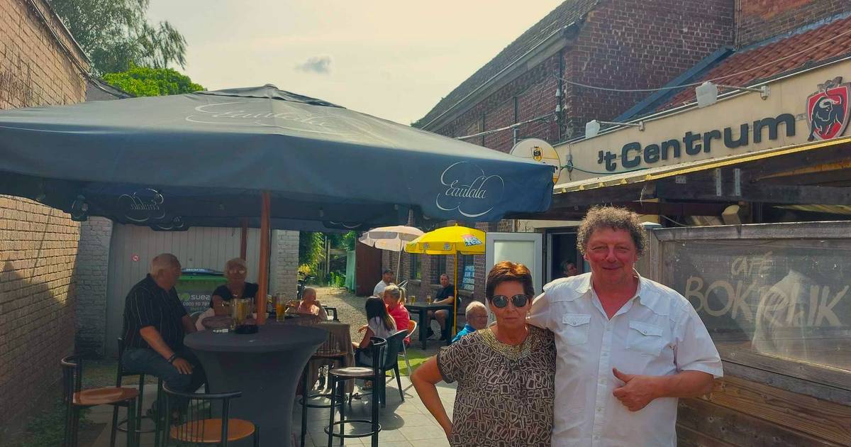 Kris ‘Krulle’ (56) heeft na 29 jaar laatste pint getapt in café ‘t Centrum: “Nu even terug ...
