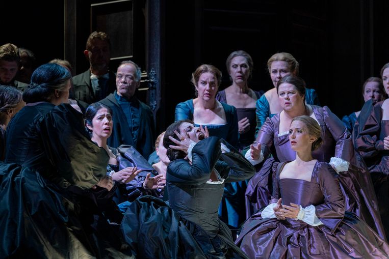 Sopraan Marina Rebeka is magistraal in opera Anna Bolena | Het Parool