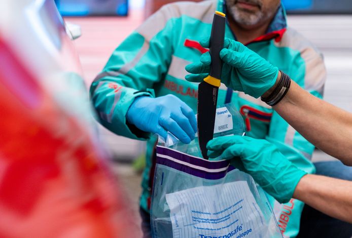 Een mes? Dat heb je ‘gewoon’, zeggen jongeren. ‘Dat heeft mijn kind ...