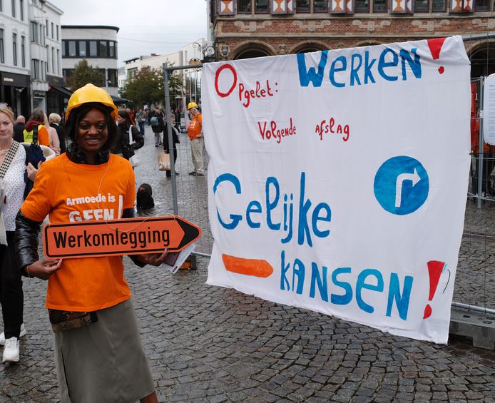 ‘Stop de armoede’-actie op de Grote Markt: “Ook mensen in armoede ...