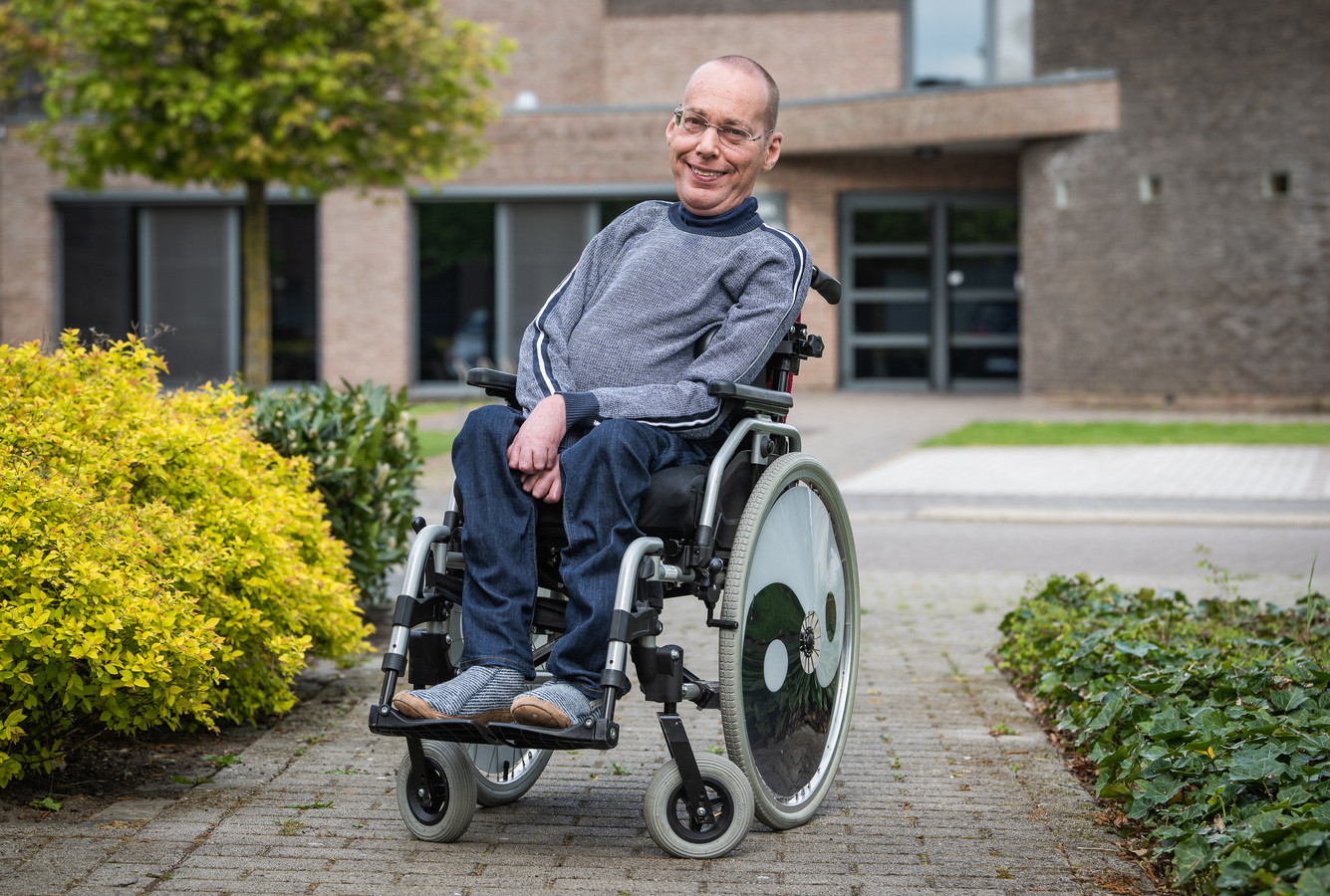 Volledig verlamde Paul Kuipers maakt komische zaalshow: “Stand ...