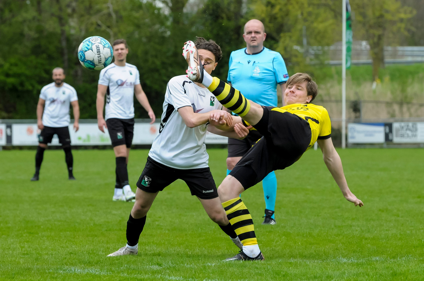 ‘Grappenmaker’ belt arbiters af, vier goals Jerry van Ingen niet ...