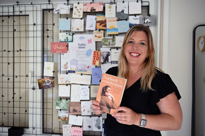 ‘Vroedvrouw van het Jaar’ schrijft boek over mooiste beroep ter wereld ...