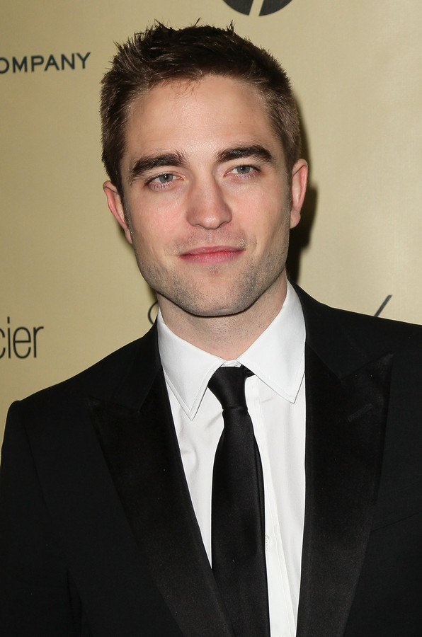 Robert Pattinson gespot met brunette | Foto | hln.be
