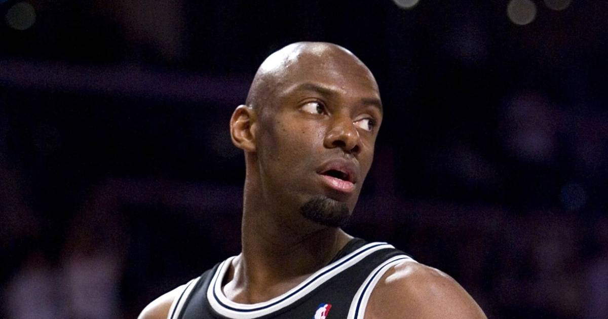 Oud-NBA-speler Francisco Elson geeft massages bij Feyenoord Run ...