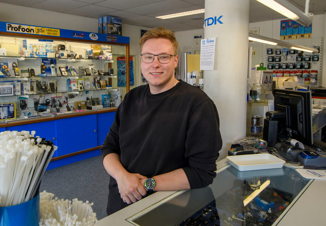 Na de veel te vroege dood van z’n moeder is de bedrijfsrekening ook nog ...