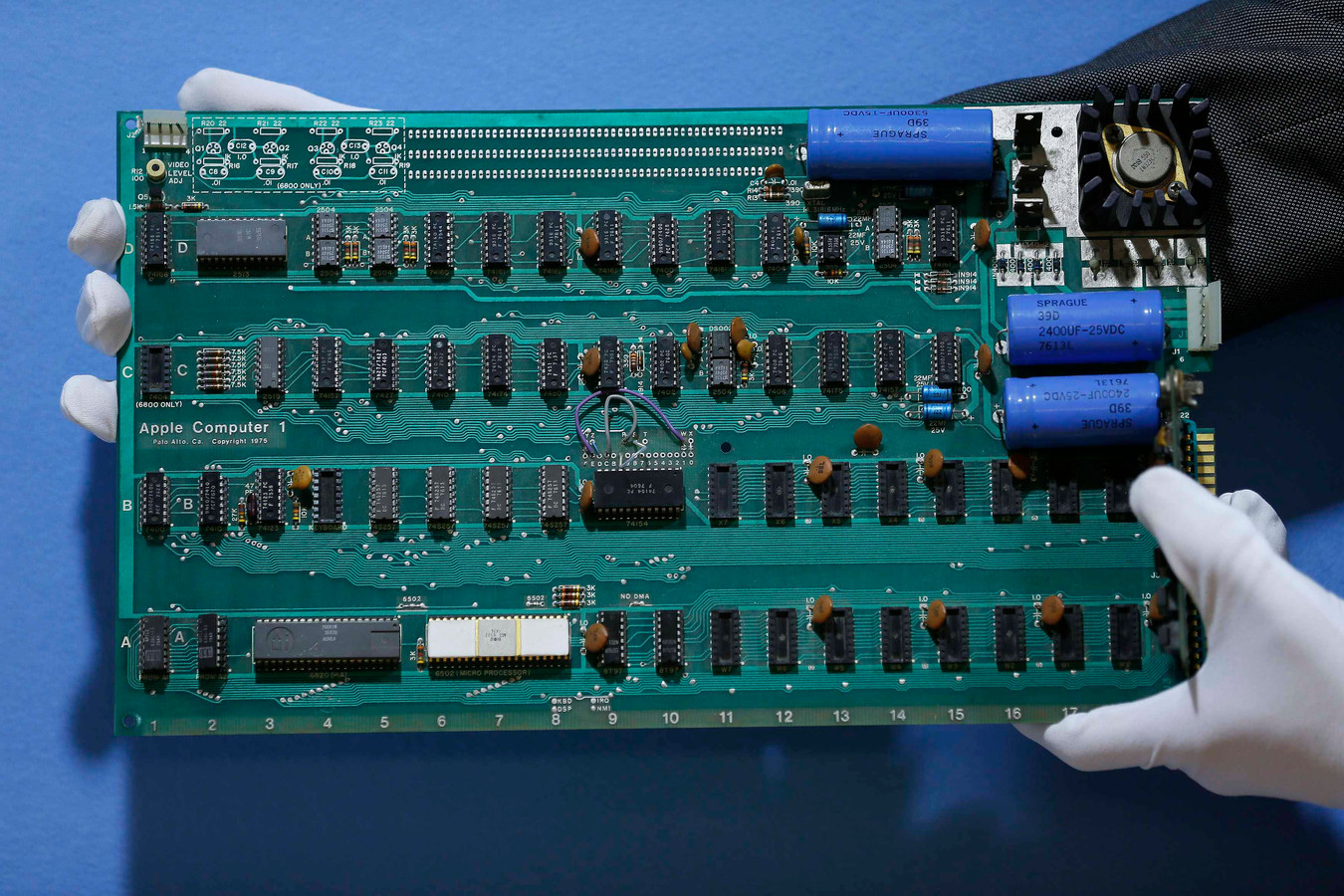 Apple 1 geveild voor bijna half miljoen euro | Foto | AD.nl