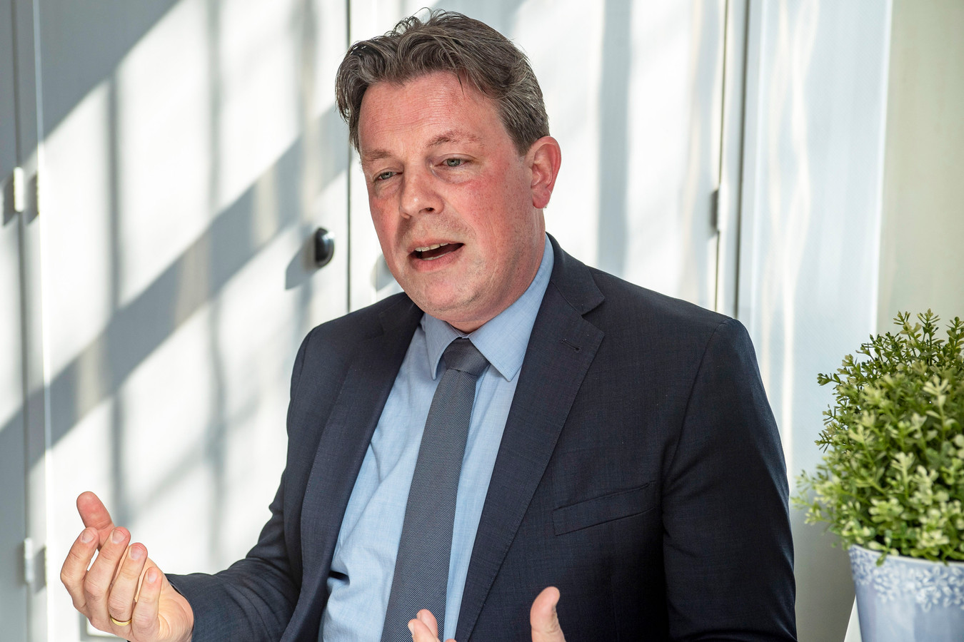 Jehovah's Getuigen prediken in coronatijd per brief, app en QR-code ...