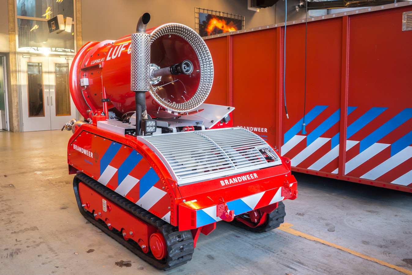 Brandweer Haaglanden begint met testen van blusrobot | Foto | AD.nl