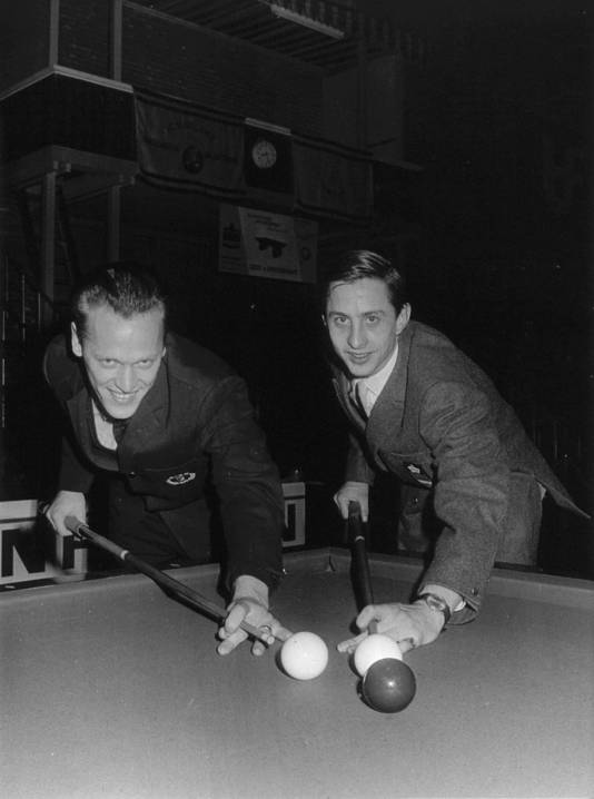Biljarter Cruijff: buitenkant rechts, vanaf links. Logisch toch ...
