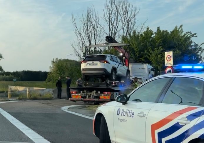 Chauffeur vlucht te voet weg na ongeval op A12: verdachte gevat na ...