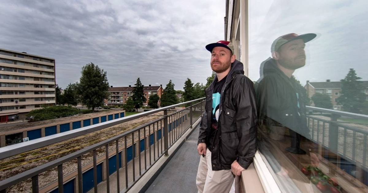 Zwolse rapper Sticks maakt tongen los met lange commercial | Nieuws ...