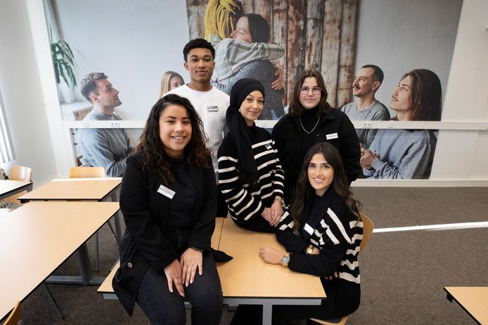 Studenten geven leeftijdsgenoten voorlichting over mentale problemen: ‘We willen afrekenen met ...