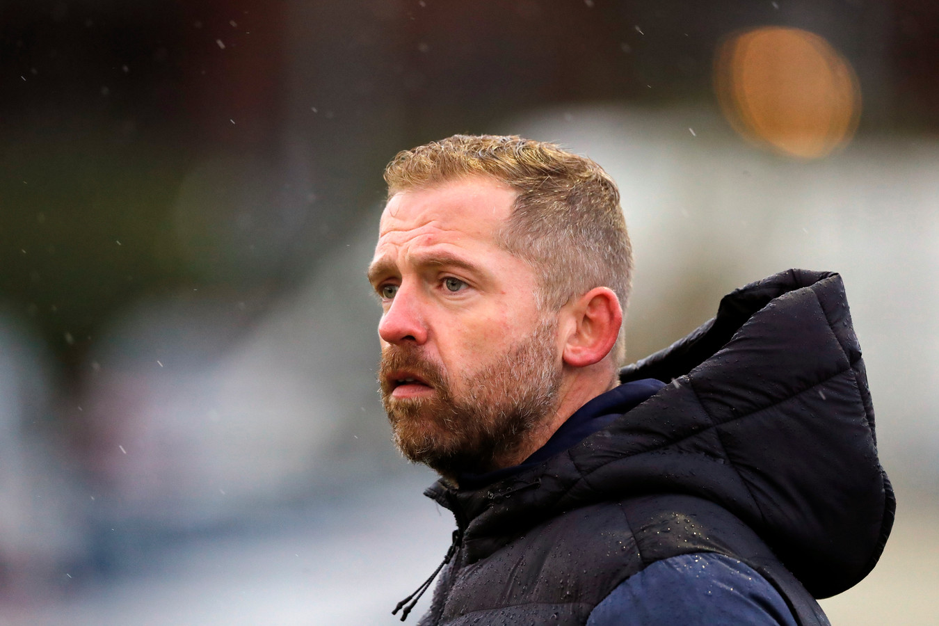 Oud-voorzitter roept nu als speaker spelers van zijn zoon veld op ...