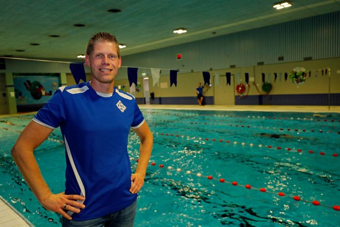 Robert is elke dag wel bezig voor zijn zwem- en waterpoloclub ...