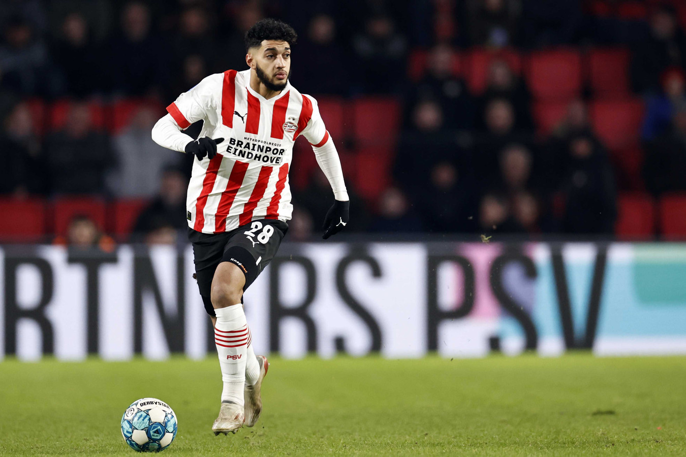 Surprise bij PSV: Saibari en Til staan in deze basis tegen Sevilla ... Surprise bij PSV: Saibari en Til staan in deze basis tegen Sevilla ...