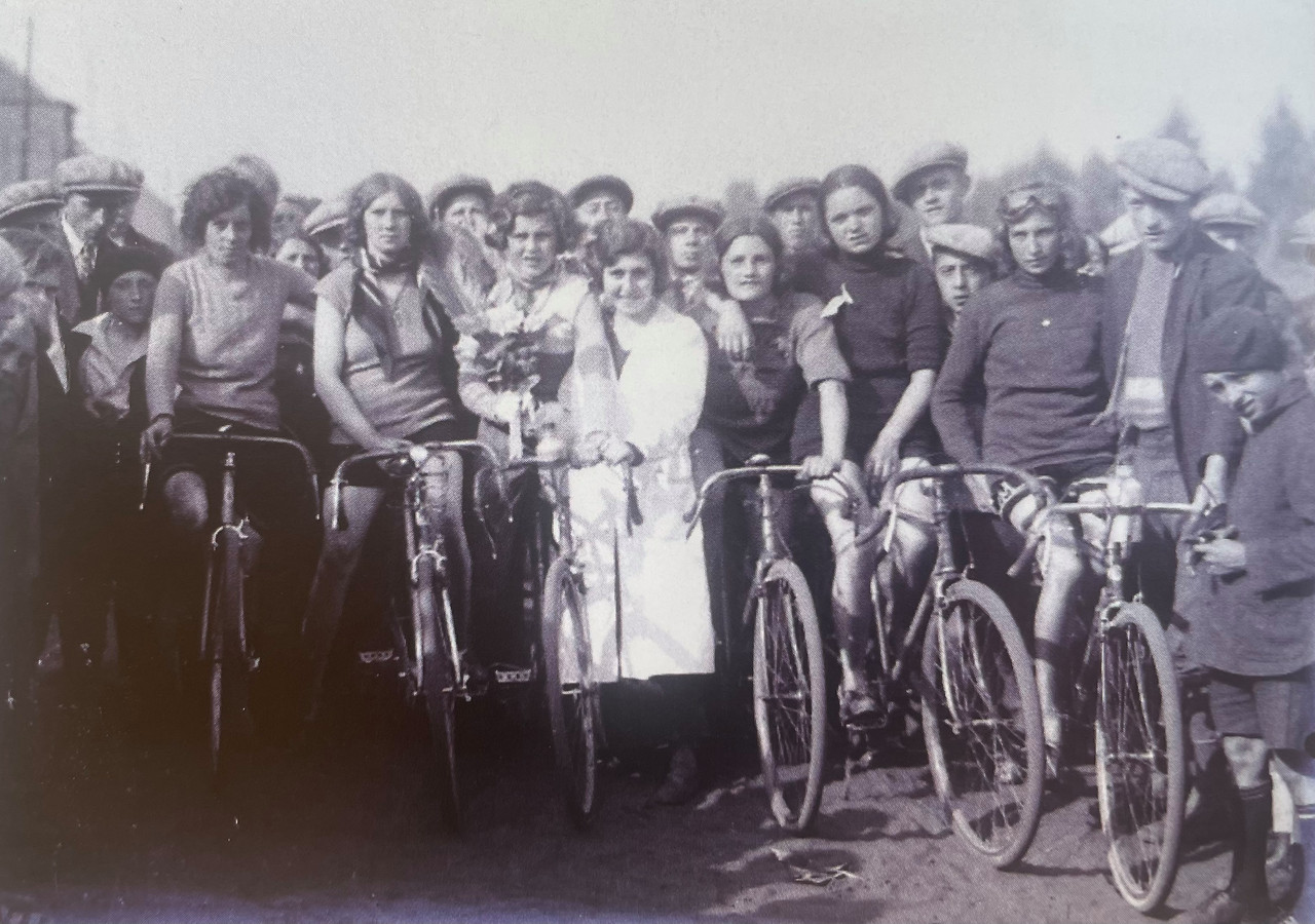 Duizenden unieke foto’s van Mijlbeek uit de jaren 1930 op het nippertje ...