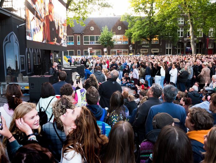 Meezingen met Kensington op Domtoren: hoogtepunt verjaardag Utrecht ...