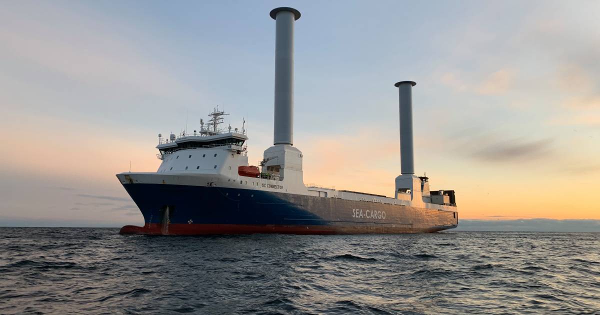 Zeeschip in Rotterdam met brandstof besparende uitvinding: zeilen ...