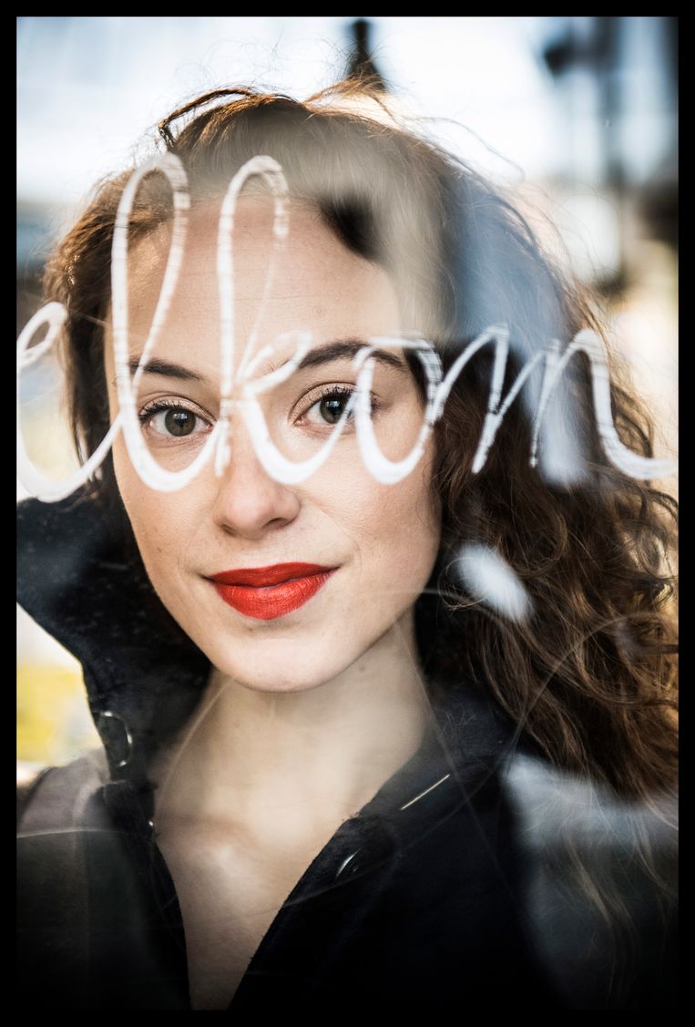 Dit is Emma Bruggeman, de vrouw van VRT-correspondent Björn Soenens ...