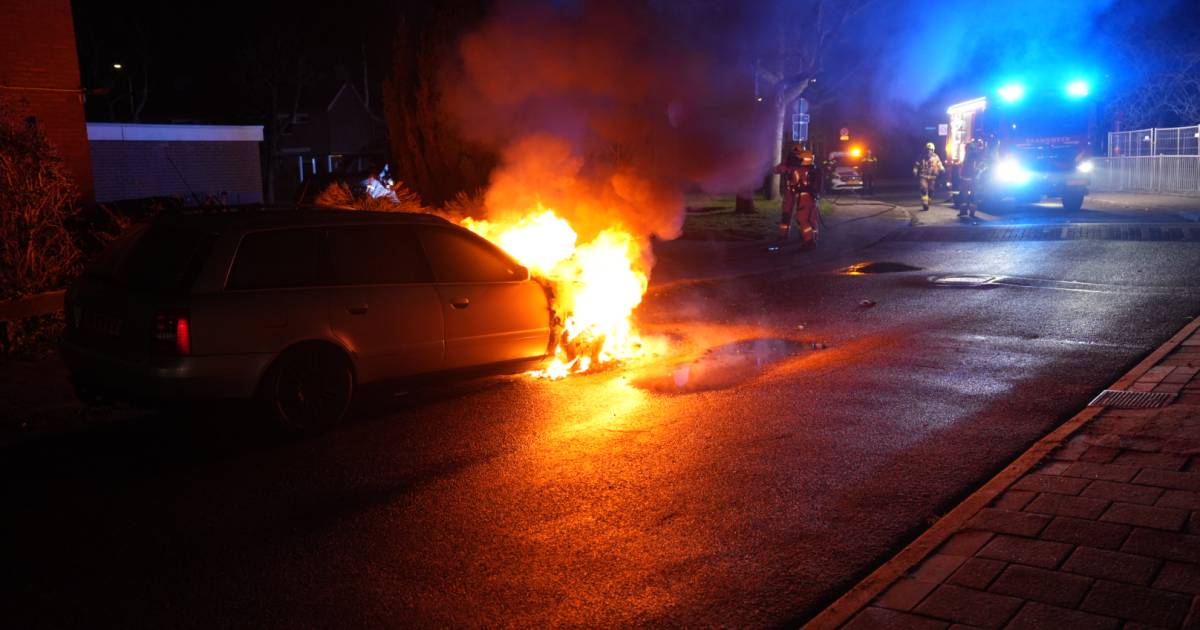 Auto verwoest door brand in Velp, buurbewoner hoort explosie en belt ...