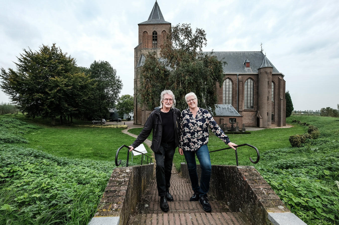 Geschiedenis Oud-Zevenaar tot in de kleinste details gevat in beeld en ...