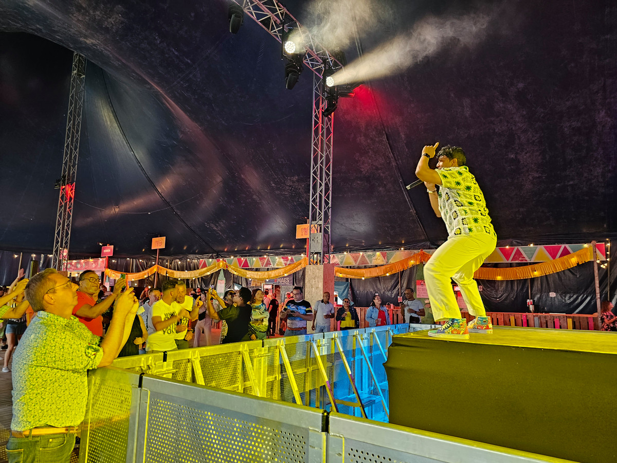 IN BEELD. 40ste Antilliaanse Feesten gestart onder stralende zomerzon ...