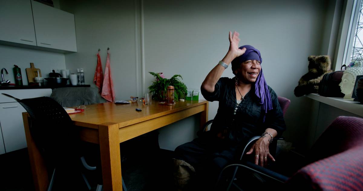 Carla heeft na jaren op straat een dak boven haar hoofd dankzij de ...