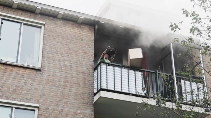 Psychotische Voorburger stak woning in brand en gooide kat van balkon ...
