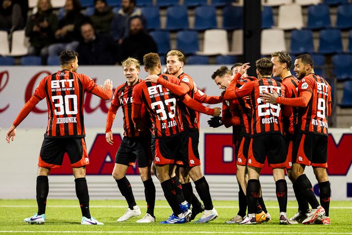 Willem II heeft de wind mee, ook letterlijk tegen Telstar | Tilburg | AD.nl