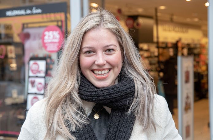 Bloemenman geeft roze in plaats van rode rozen | Ede | gelderlander.nl