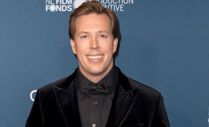 Freek Vonk treurt om twee overleden larven in been, laatste larf blijft ...