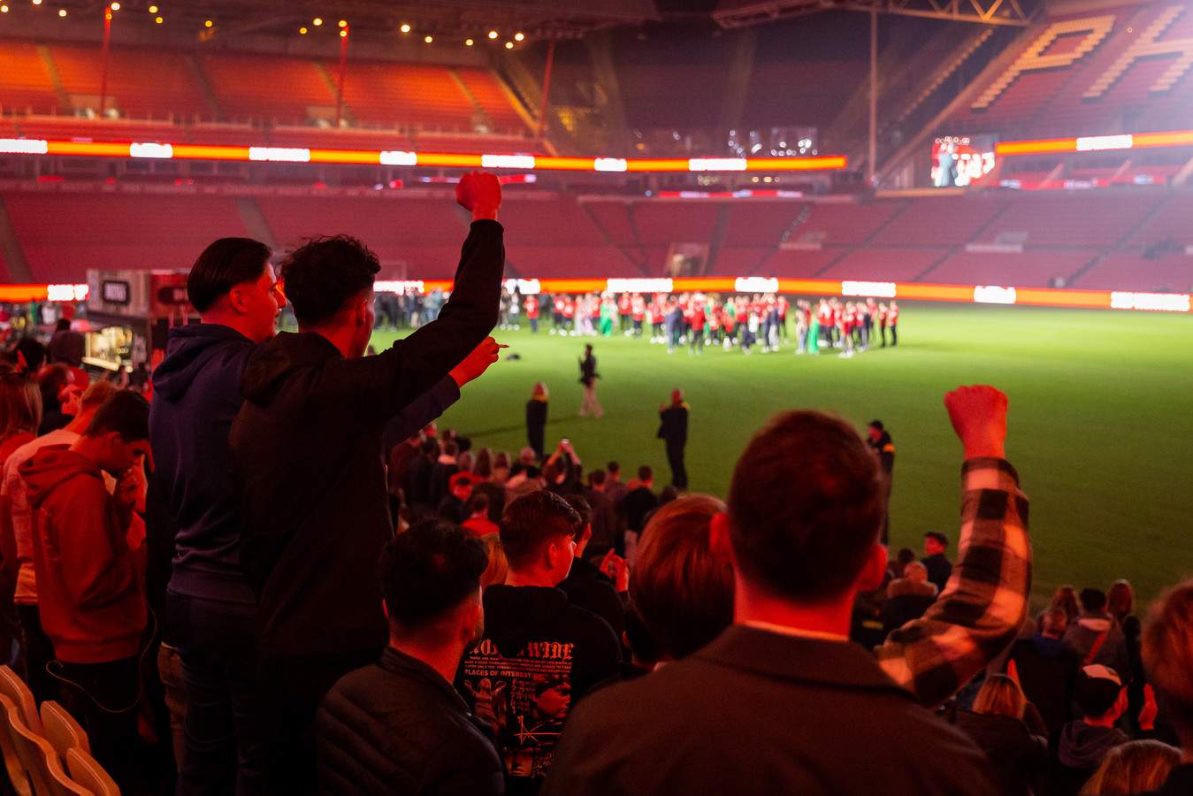 Meer dan 15.000 fans vieren met spelers de bekerwinst van PSV in ...
